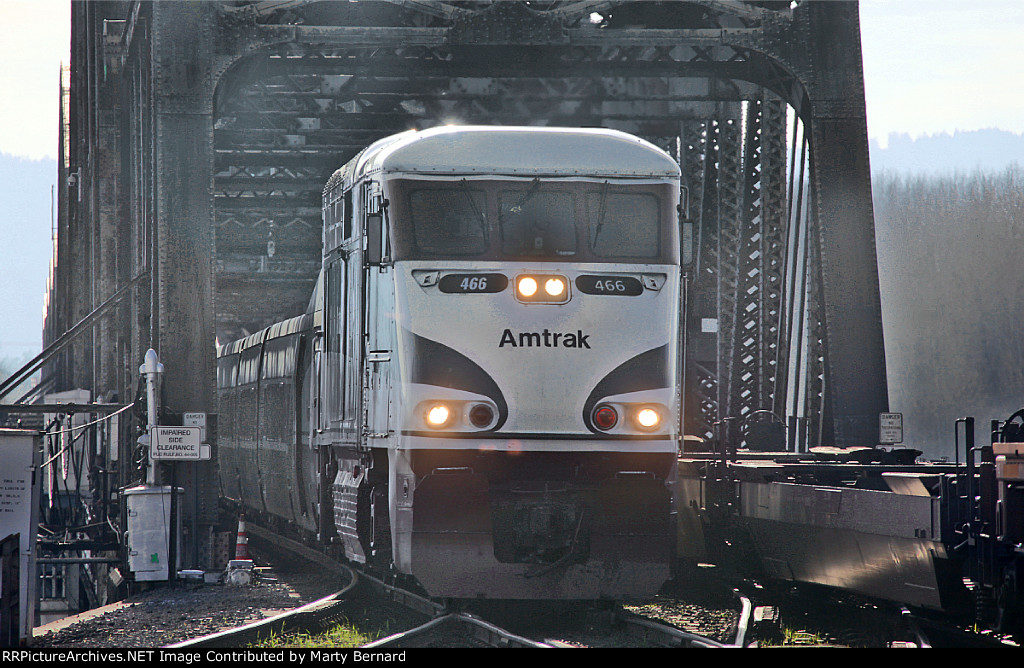 AMTK 466 with Cascade #516 with the Mount Baker Talgo set